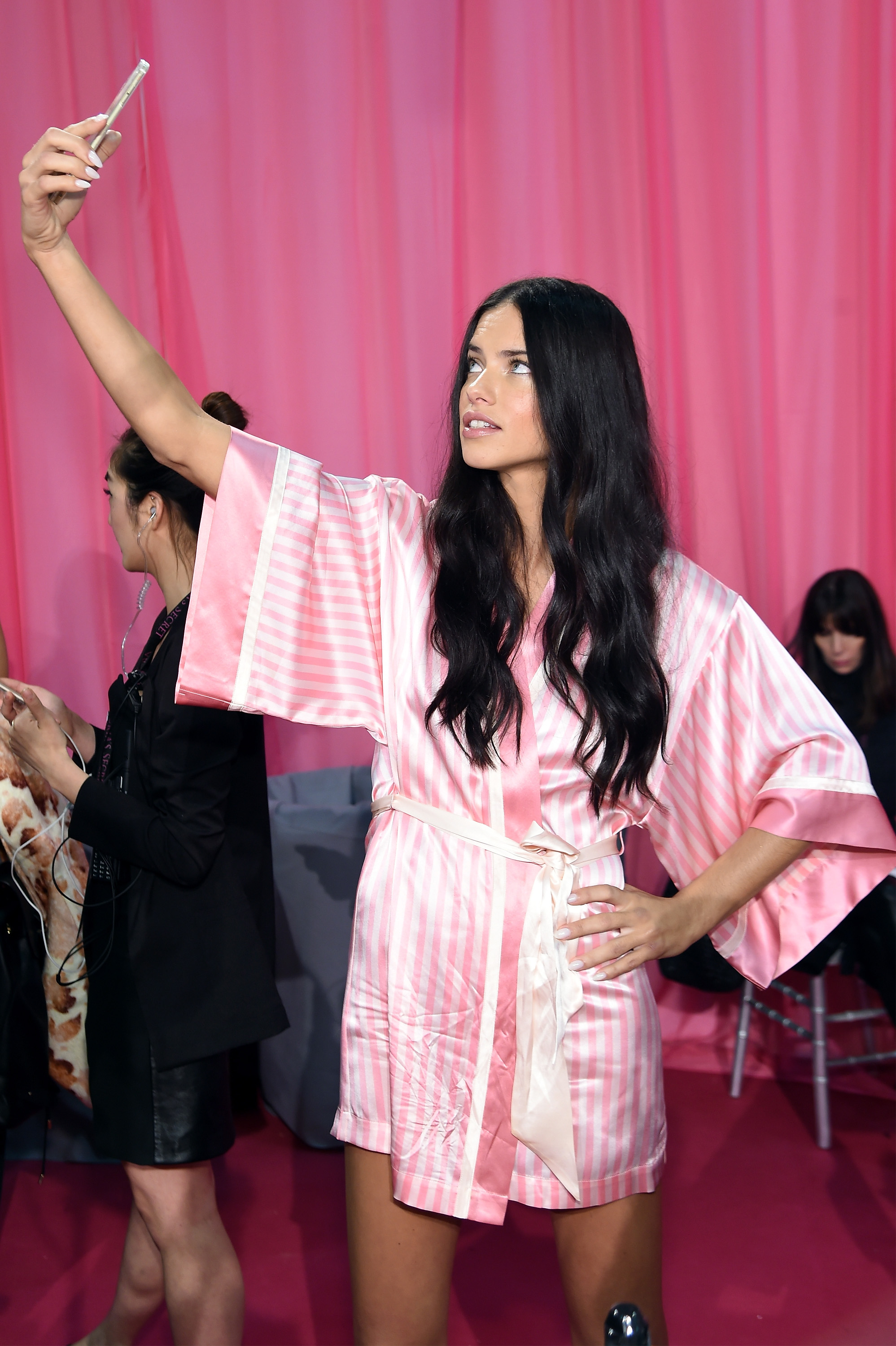 Victoria's Secret Models Taking Selfies - Backstage Photos of Victoria ...