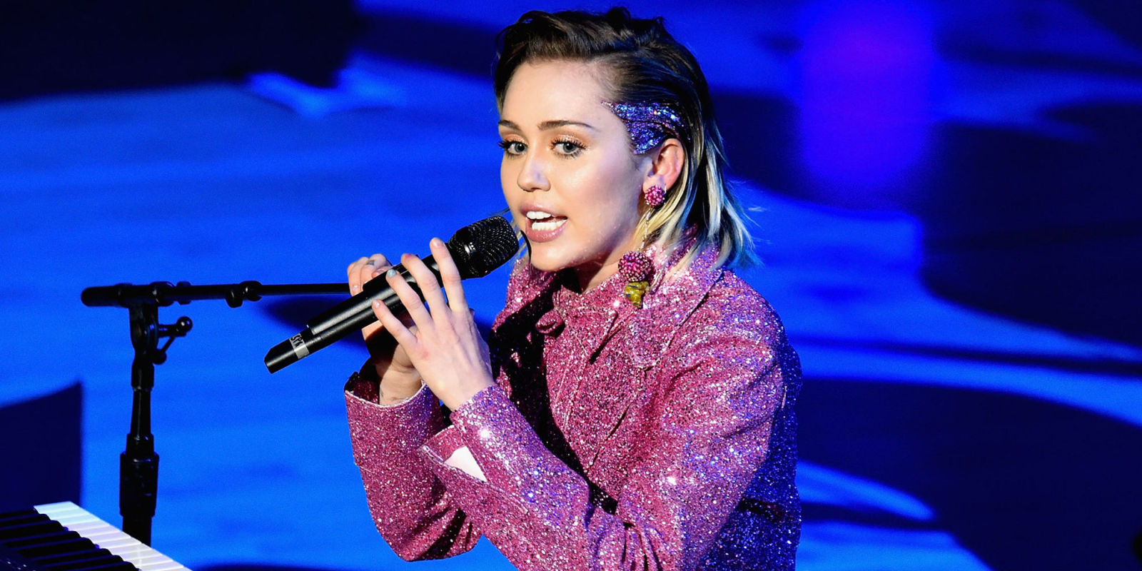 Miley Cyrus' pink glittery suit is EVERYTHING